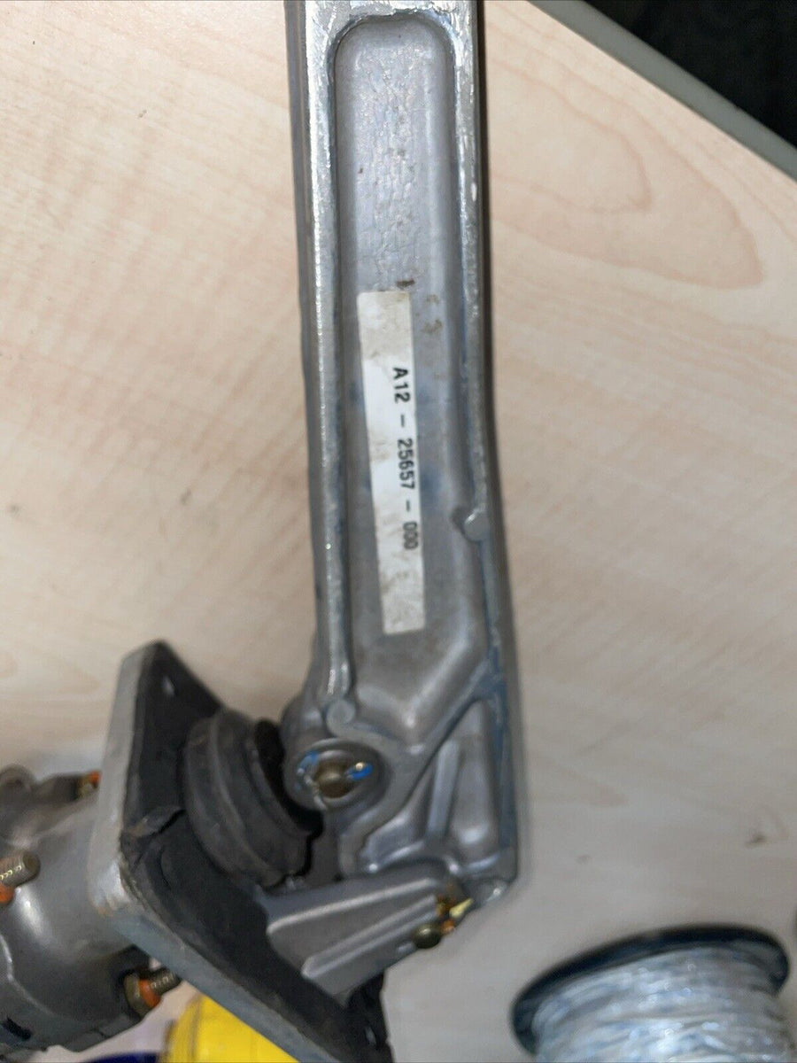 New Bendix E6 Foot Brake Air Valve P/N 5006808, A12-25657-000, FREE...