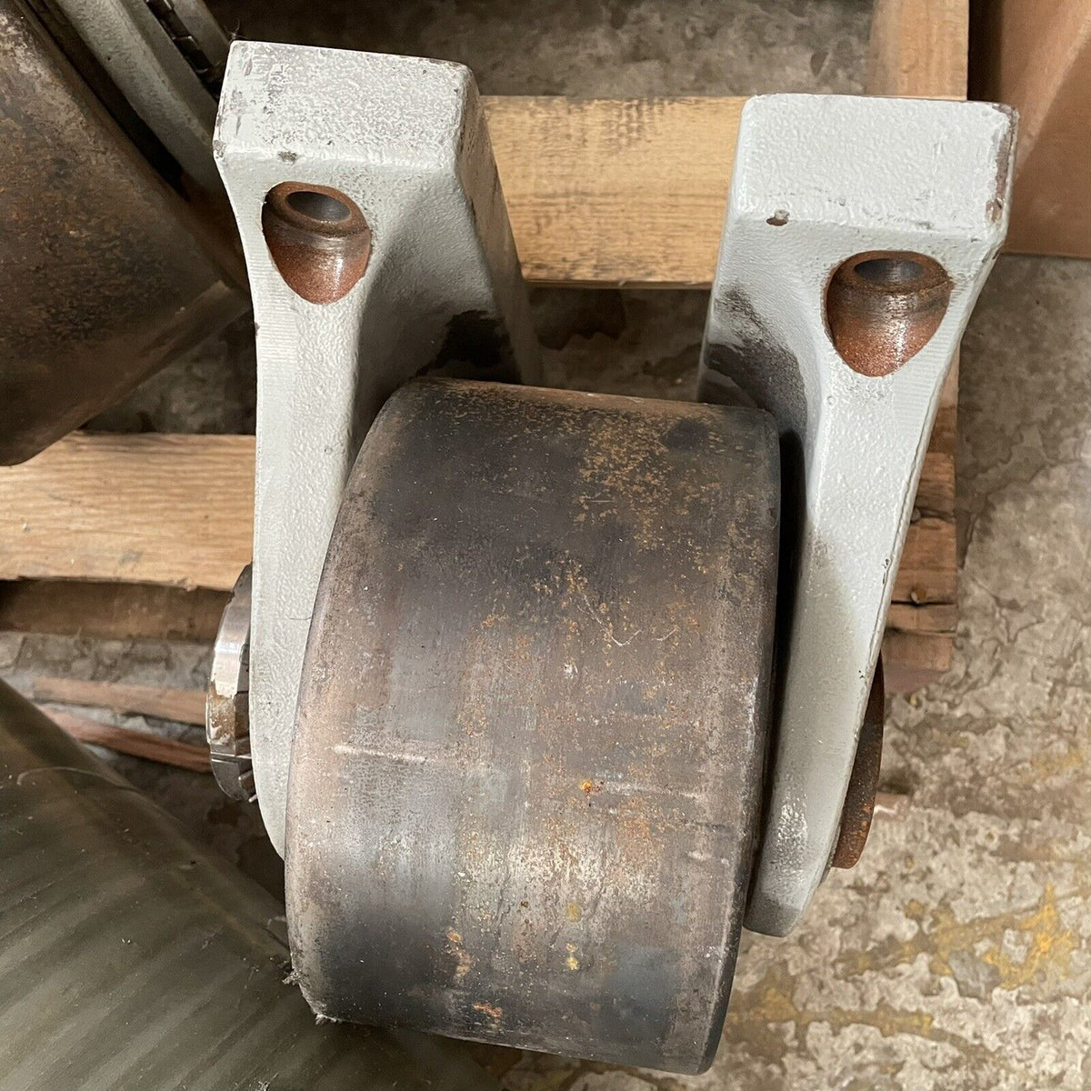 NEW McNeilus 0150441 Concrete Truck Drum Roller Assembly With Brack...