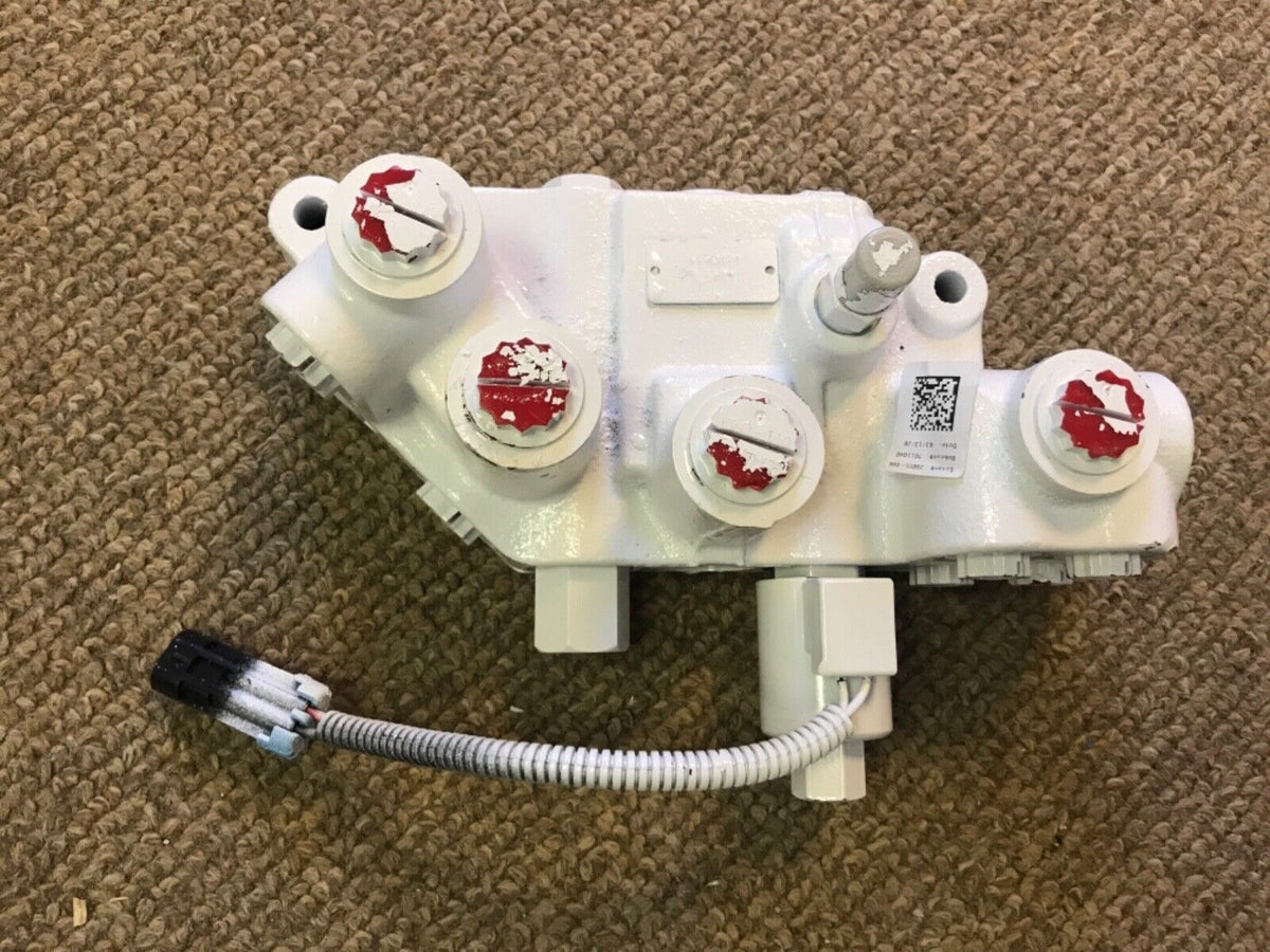 Nuevo OEM Genuino Bobcat Vickers Eaton Auto Niveladora Válvula 7011...