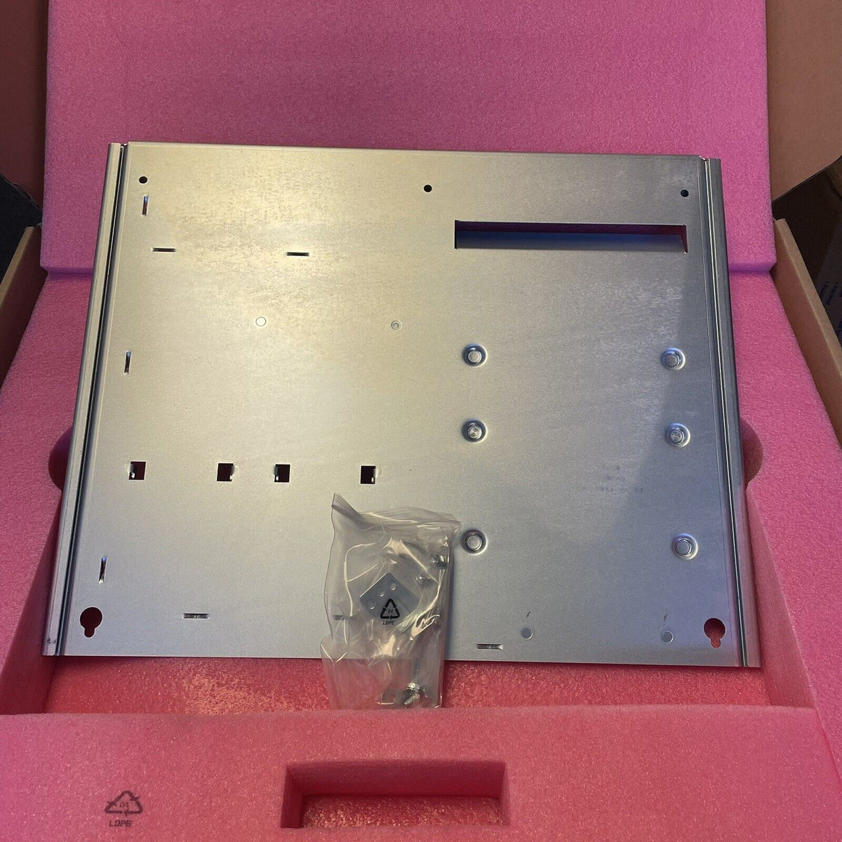 NOKIA 7210 SAS-K ETR Mixed Pallet Wall Mount | Mega Mart Warehouse