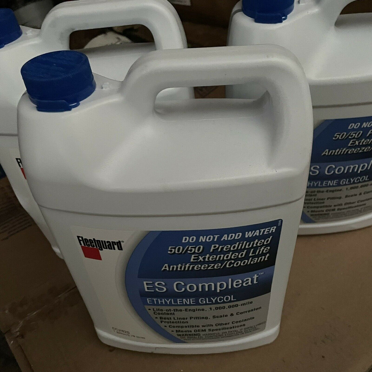 (3) Fleetguard CC2825 Coolant Antifreeze 50/50 ES Compleat (3 Gallo...