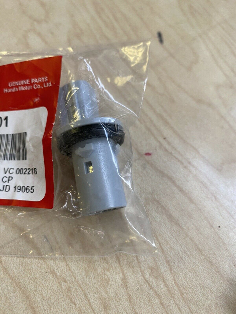 BRAND NEW GENUINE PARTS 33303-T2A-A01 HONDA SOCKET | Mega Mart Ware...